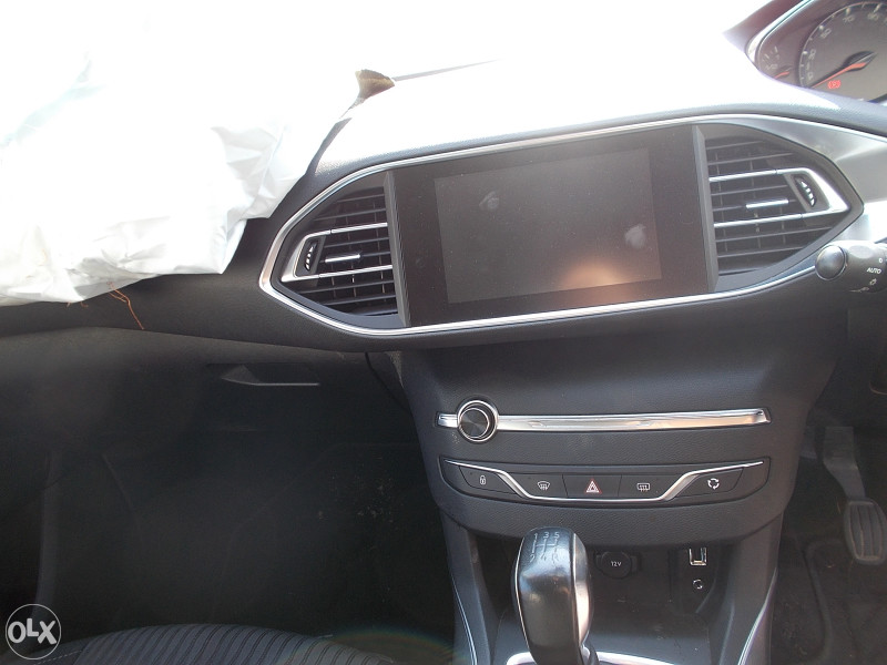 Peugeot 308 2015 1.6HDI-dijelovi limarije i mehanike - Automobili u dijelovima - OLX.ba