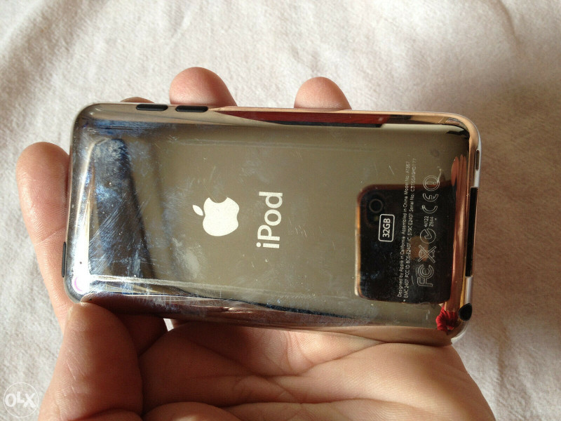 APPLE iPod TOUCH 4th GEN MODEL A1367 (32 GB) - Video iPod i mp3 playeri ...