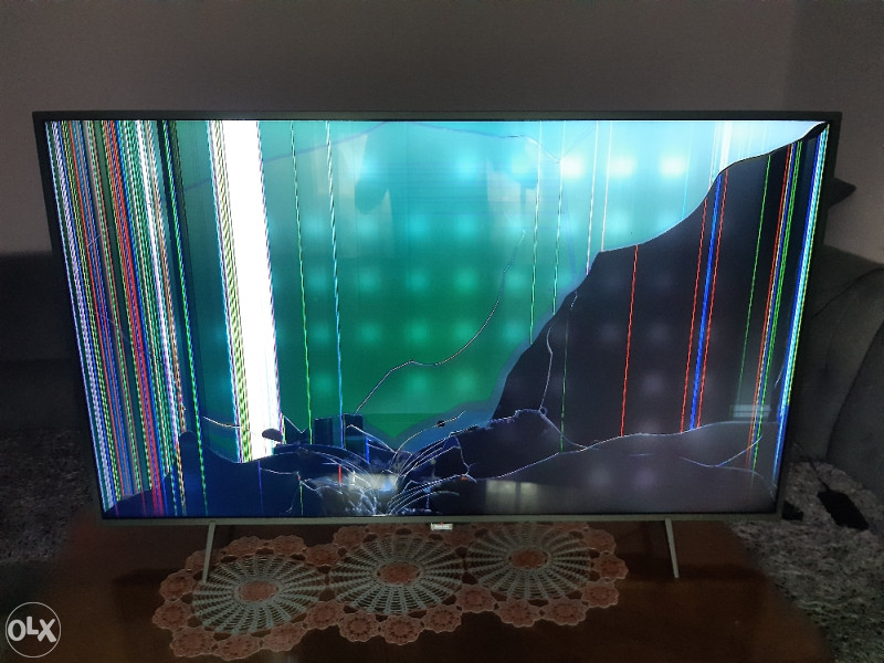 LCD sa razbijenim displejom - LED LCD - OLX.ba