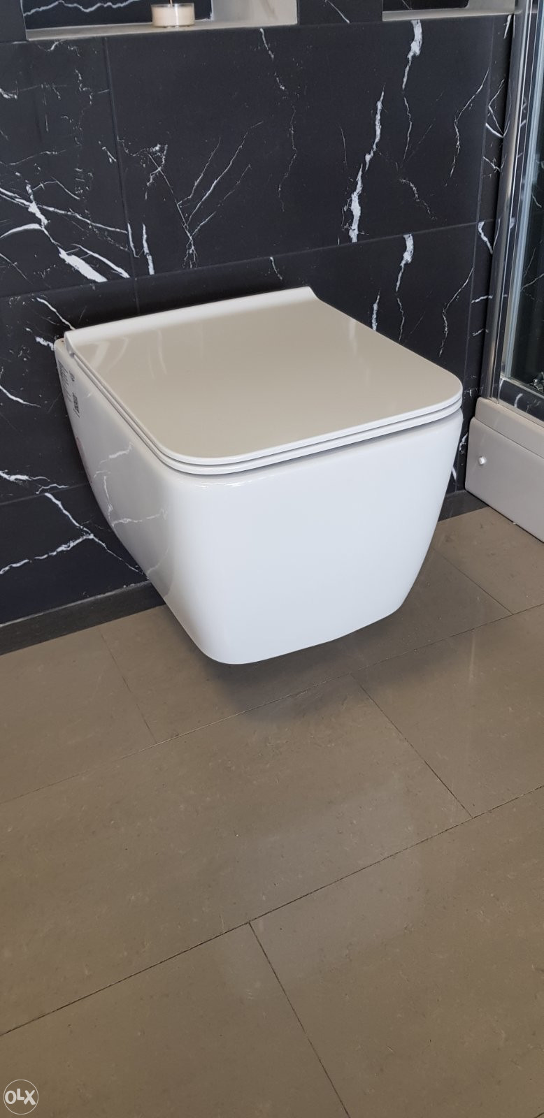 Šolja viseća sa daskom HERA CeraStyle 83075 - WC šolje/školjke - OLX.ba