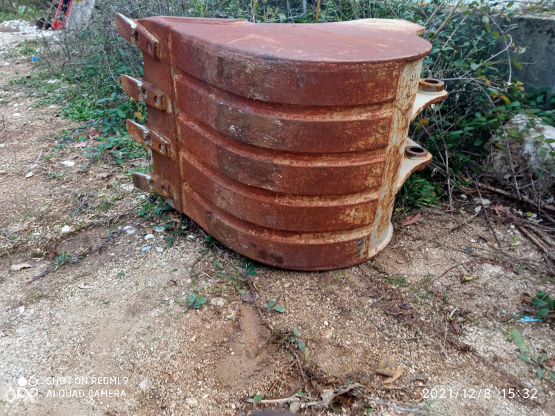 Kašika za bager kombinirku ICB - Radni priključci i oprema - OLX.ba