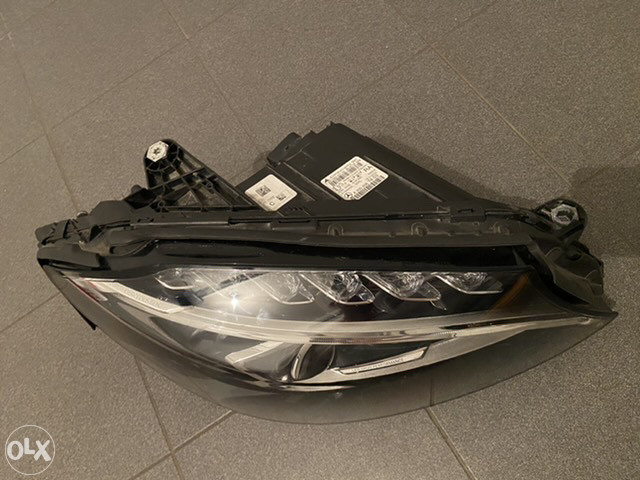 Mercedes C klasa W205 Far desni Led A2059067403 - Farovi i Štopke - OLX.ba