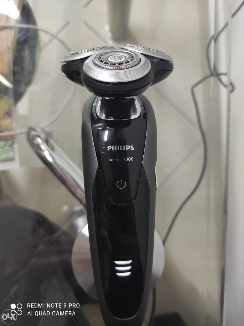 Elektricni brijac Philips 9000 - Mašinice / Trimeri - OLX.ba