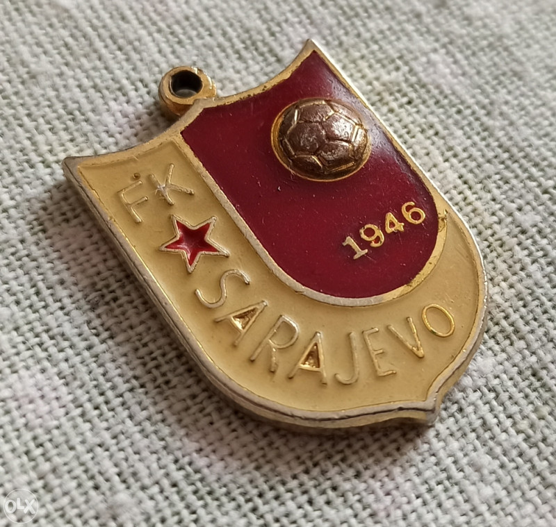 FK Sarajevo privjesak - stari grb - Jugoslavija - Suveniri - OLX.ba