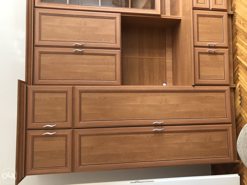 Ormar sa vitrinom za dnevni boravak - Vitrine - OLX.ba