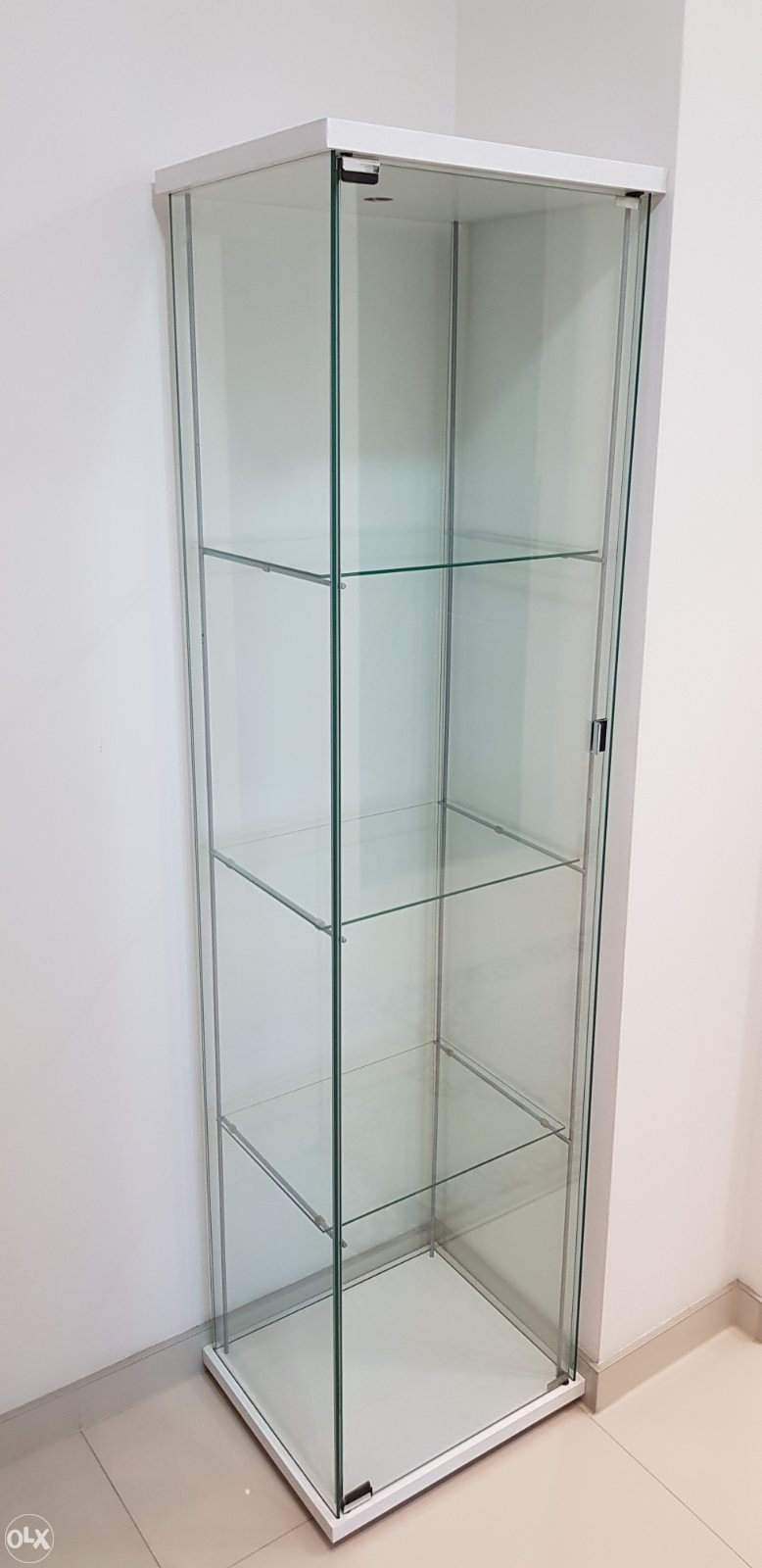 Staklena vitrina - Komode/Vitrine - OLX.ba