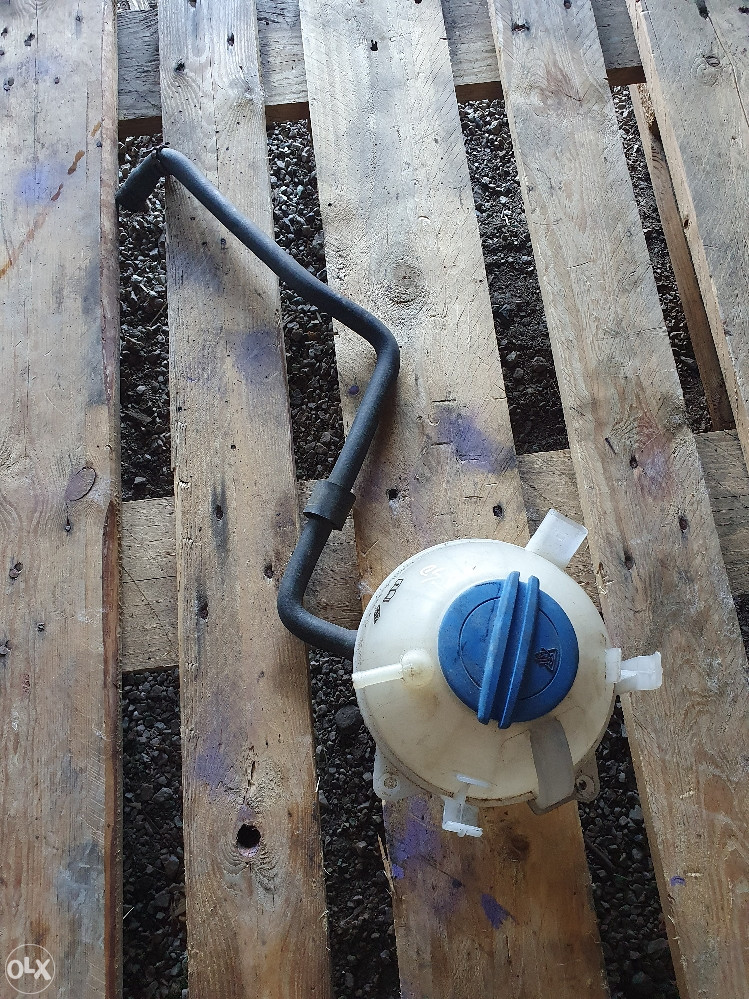 Boca vode motora Golf 5 6 - Posude tečnosti za automobile - OLX.ba