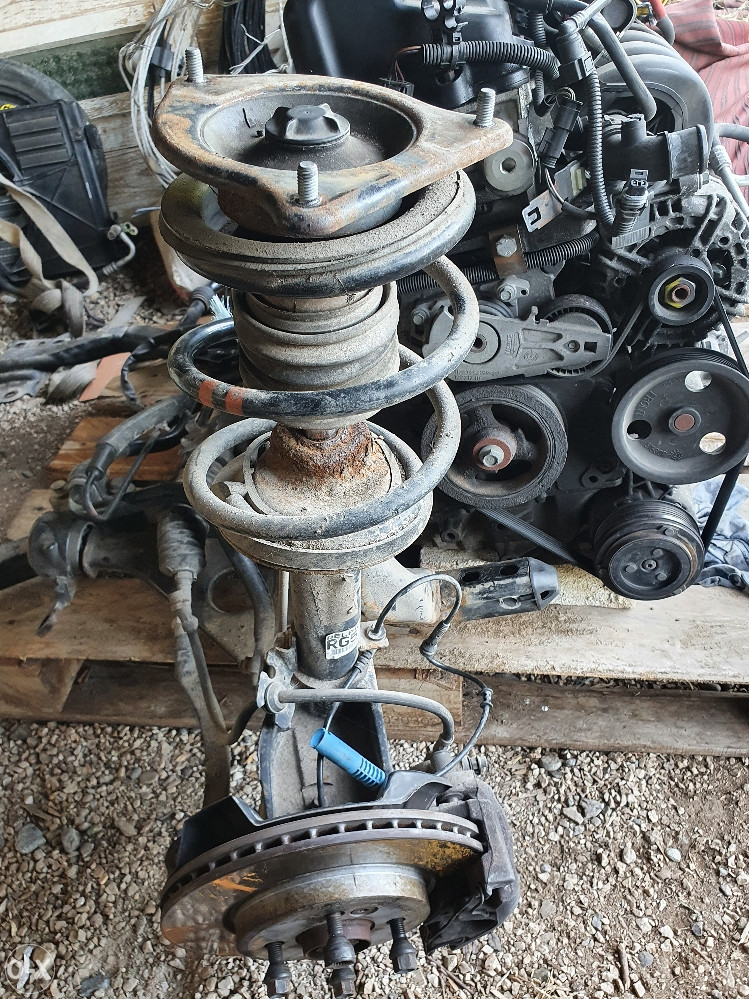 Prvi prednji desni amortizer opruga Mini Cooper 06g 1.6 - Amortizeri i opruge za automobile - OLX.ba