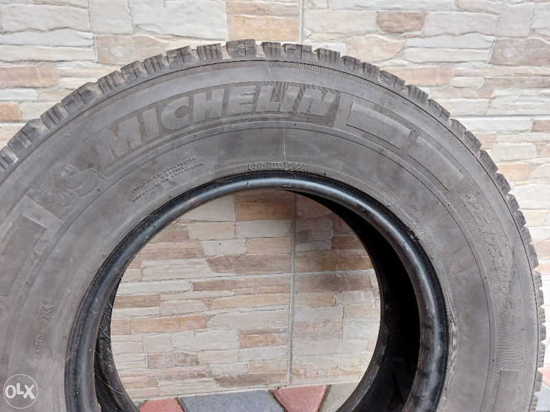 Guma 225/75 R 16c za kombi /jedna guma - Gume - OLX.ba