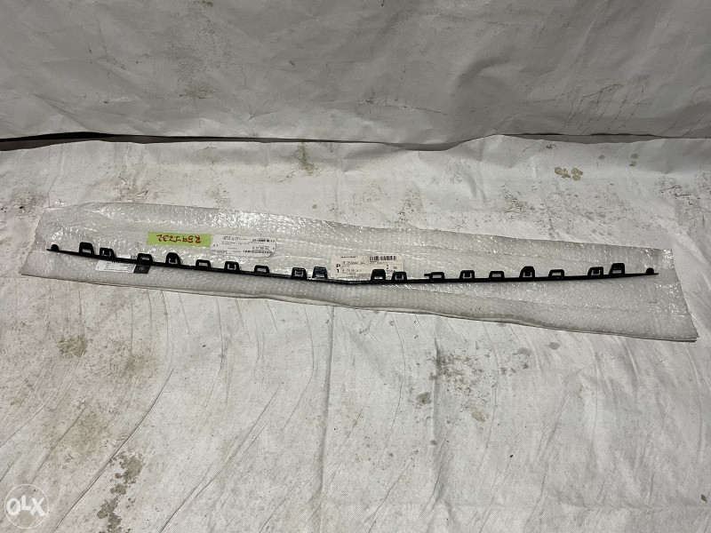 MERCEDES C KLASA W205 PREDNJA LAJSNA SPOJLER A2058852901 - Lajsne i ...