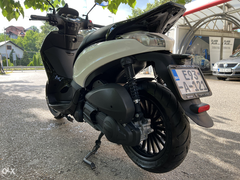 BEVERLY 300 2016 FULL LED *TEK REG*NOVE GUME* - Motocikli - OLX.ba