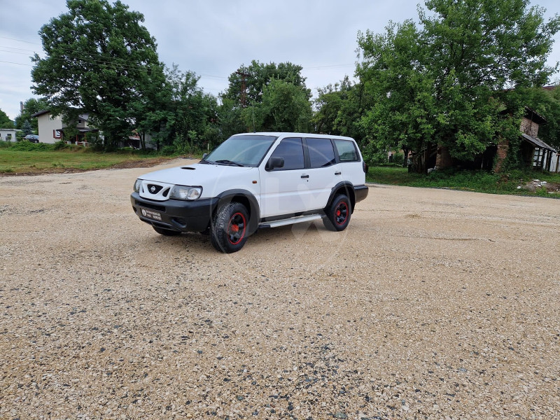Nissan Terrano 2.7 dizel 7 mjesta. Komplet uradjen ofarban raptor boja ...