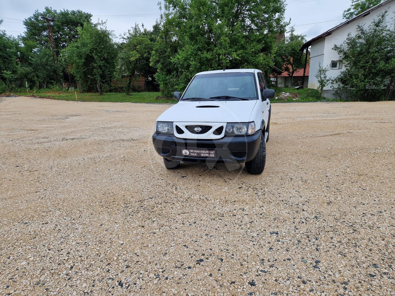 Nissan Terrano 2.7 dizel 7 mjesta. Komplet uradjen ofarban raptor boja ...
