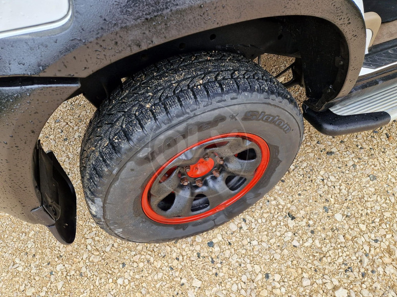 Nissan Terrano 2.7 dizel 7 mjesta. Komplet uradjen ofarban raptor boja ...