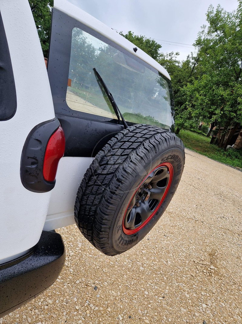 Nissan Terrano 2.7 dizel 7 mjesta. Komplet uradjen ofarban raptor boja ...