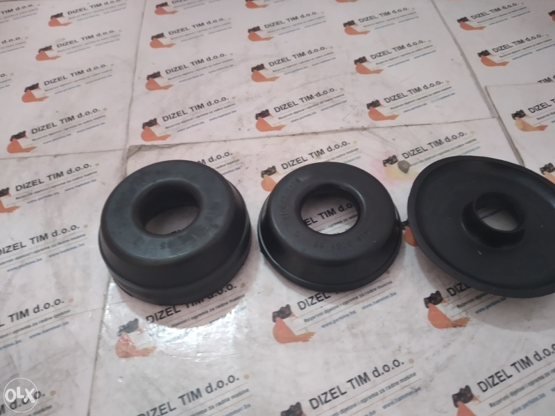 DEUTZ nosač mootra set 02249777 - Rezervni dijelovi - OLX.ba