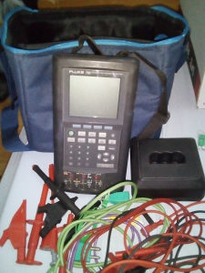 FLUKE 702 DOCUMENTING PROCESS CALIBRATOR - Tehnika - Multimetri - Grad ...