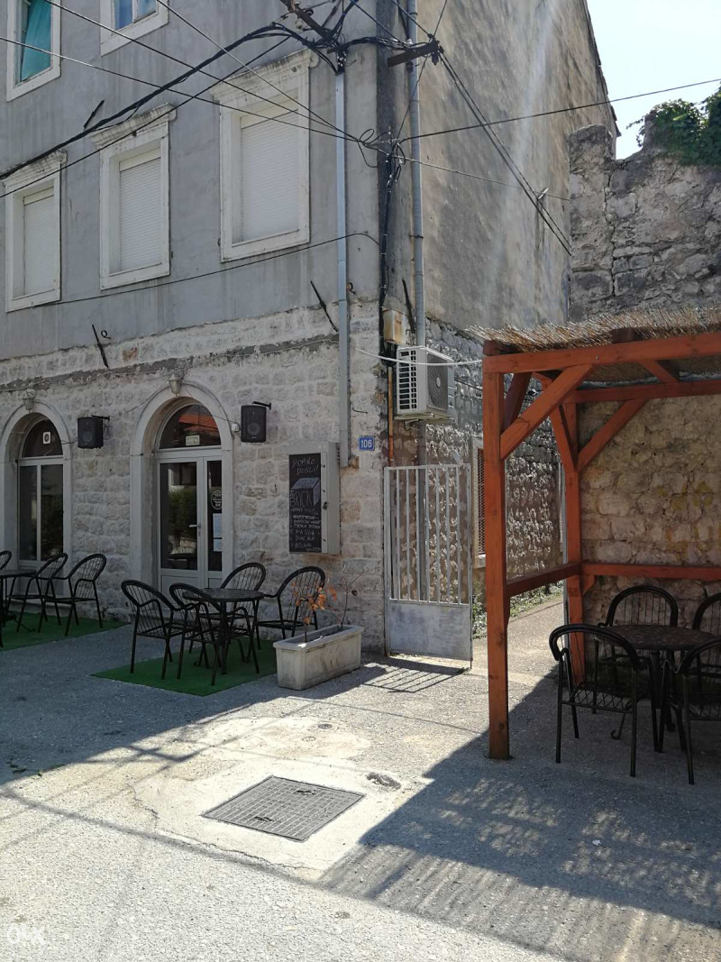 Trebinje-Stari grad-45 m2 visoki zid+kosine 50-60 m2 - Stanovi - OLX.ba