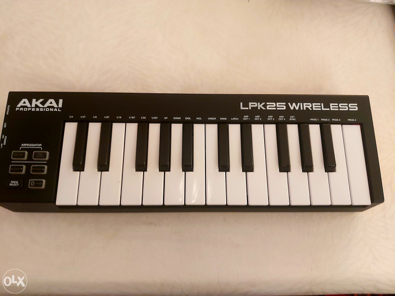Akai USB-Bluetooth MIDI Keyboard Controller - Sintisajzer - OLX.ba