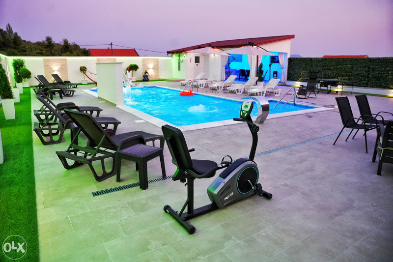 Kuca za odmor sa bazenom Villa Deluxe - Kuće - OLX.ba