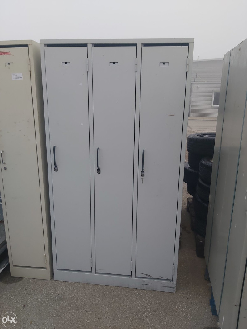 METALNI GARDEROBNI ORMAR 3 ODJELJKA - Police i ormari - OLX.ba