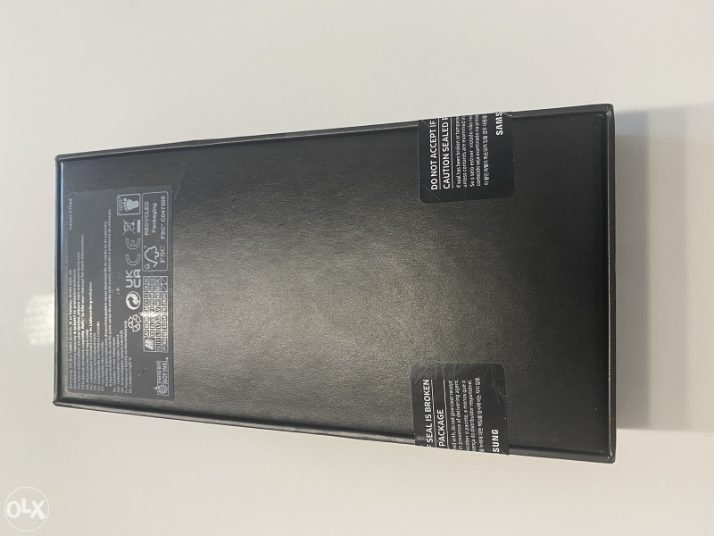 Samsung Z Flip 4 128 gb NOVO - Mobiteli - OLX.ba