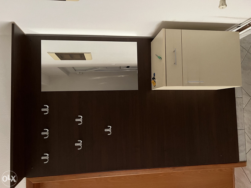 Stijena za hodnik - Plakari - OLX.ba