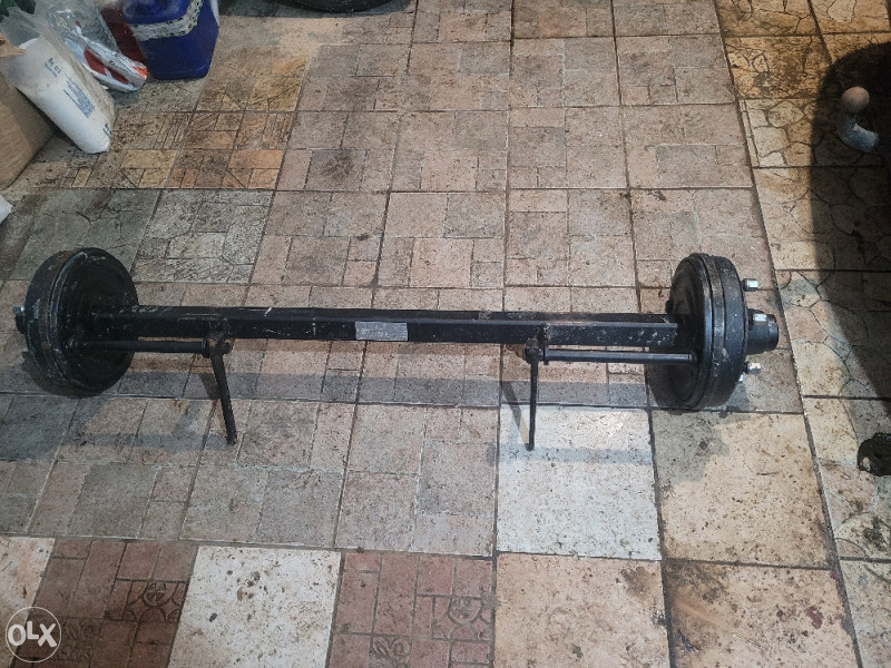 Osovina za prikolicu, nosivost 4 tona - Gume i felge za traktore - OLX.ba