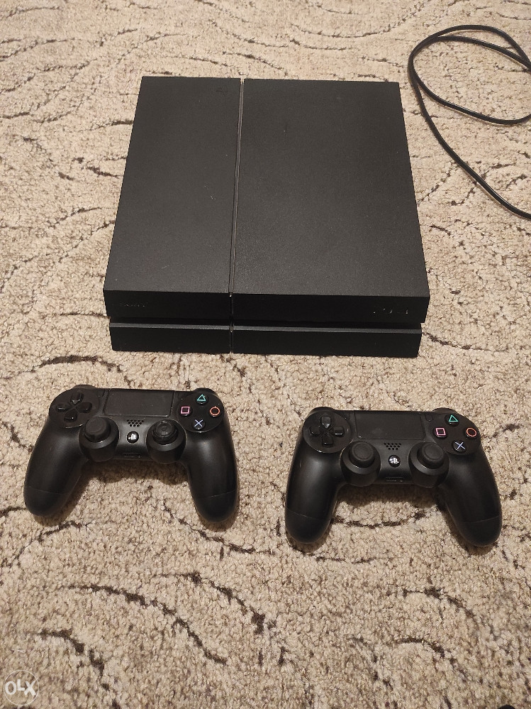 PS4 PlayStation 4 konzola + 2 dzojstika - Konzole - OLX.ba