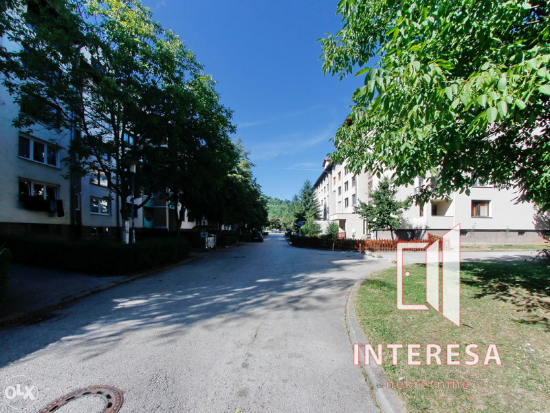 Adaptiran trosoban stan sa lođom, Dobrinja - Stanovi - OLX.ba