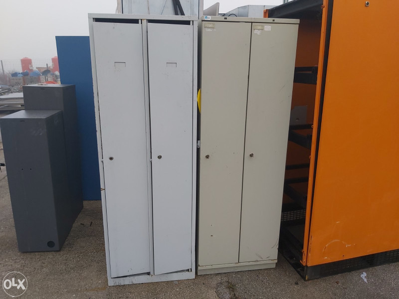 METALNI GARDEROBNI ORMAR - Police i ormari - OLX.ba